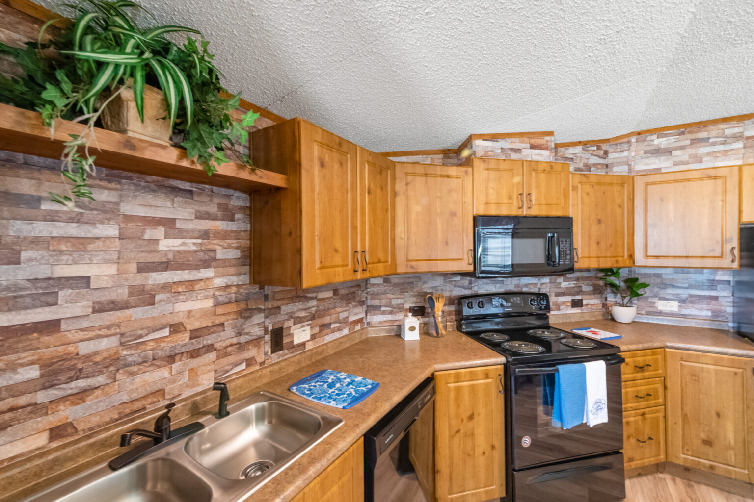 Singlewide H-16×80-32FLP - Legacy Housing Corporation