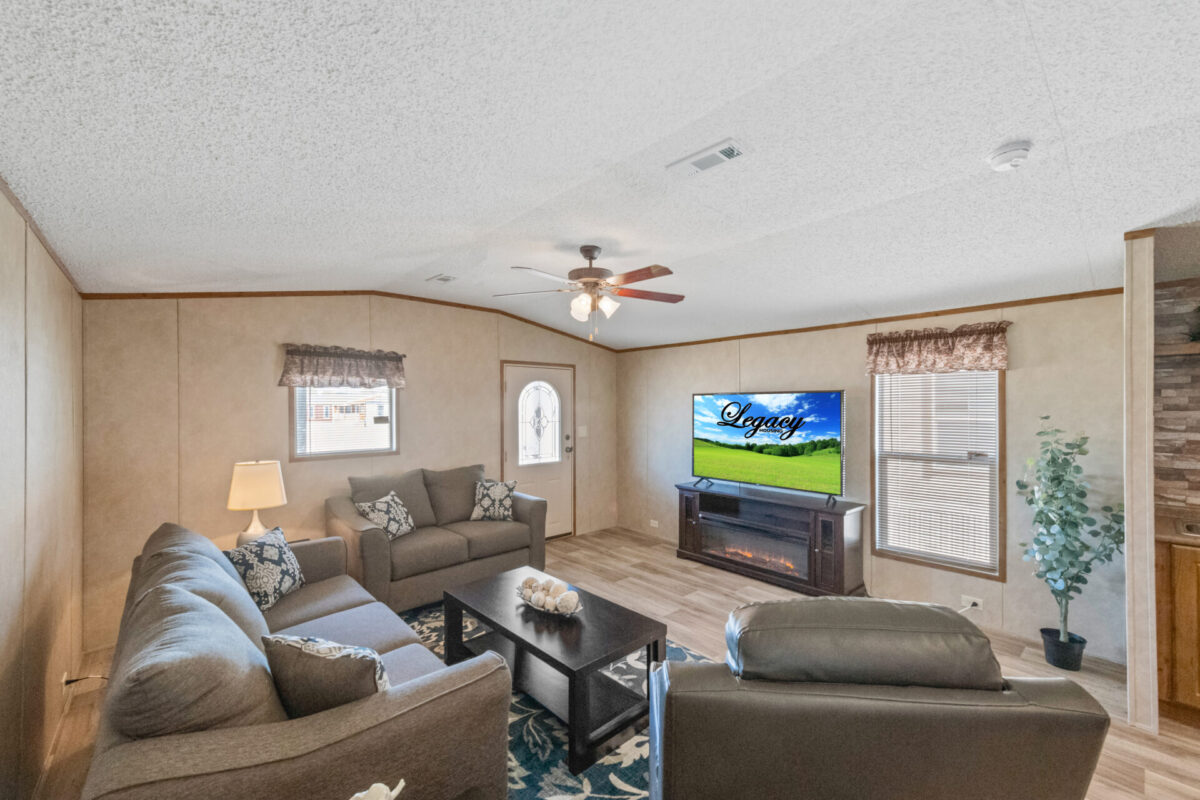 Singlewide H-16×80-32FLP - Legacy Housing Corporation