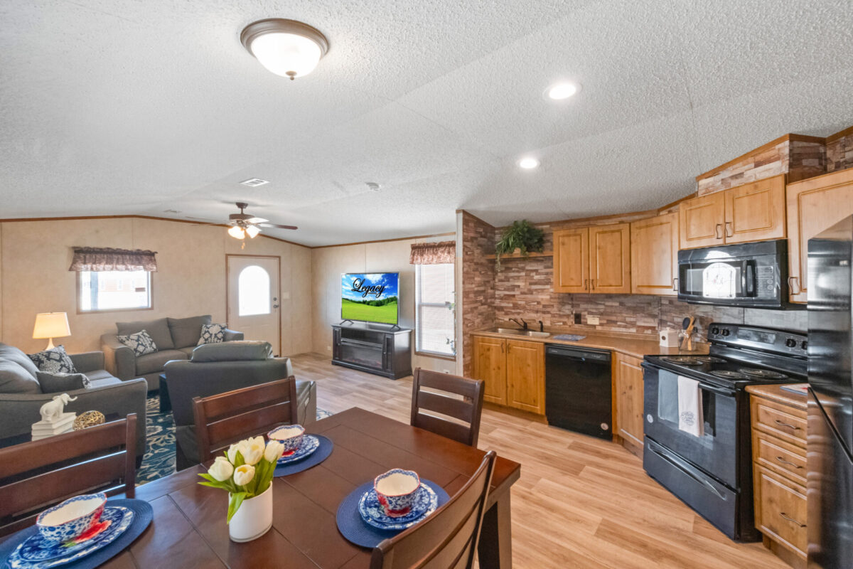 Singlewide H-16×80-32FLP - Legacy Housing Corporation