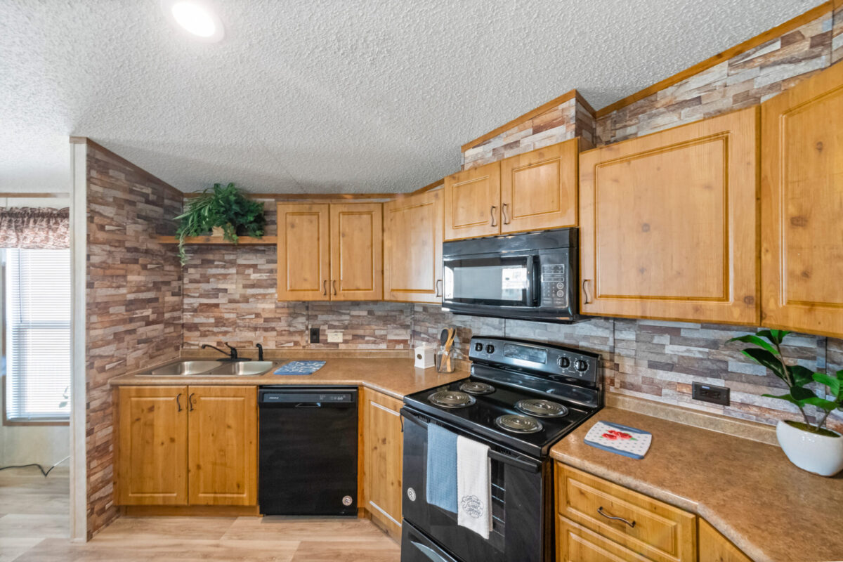 Singlewide H-16×80-32FLP - Legacy Housing Corporation