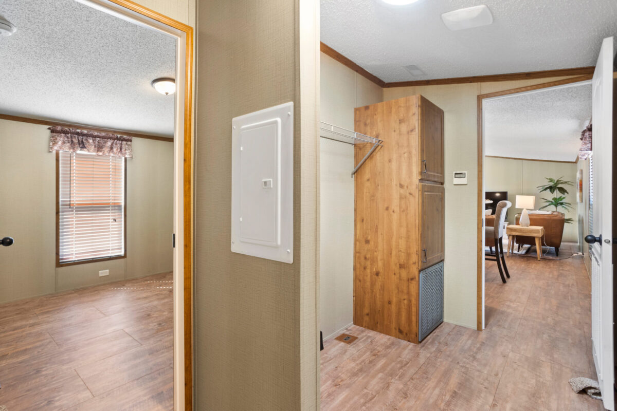 Ultra-Wide 18×68-32A - Legacy Housing Corporation