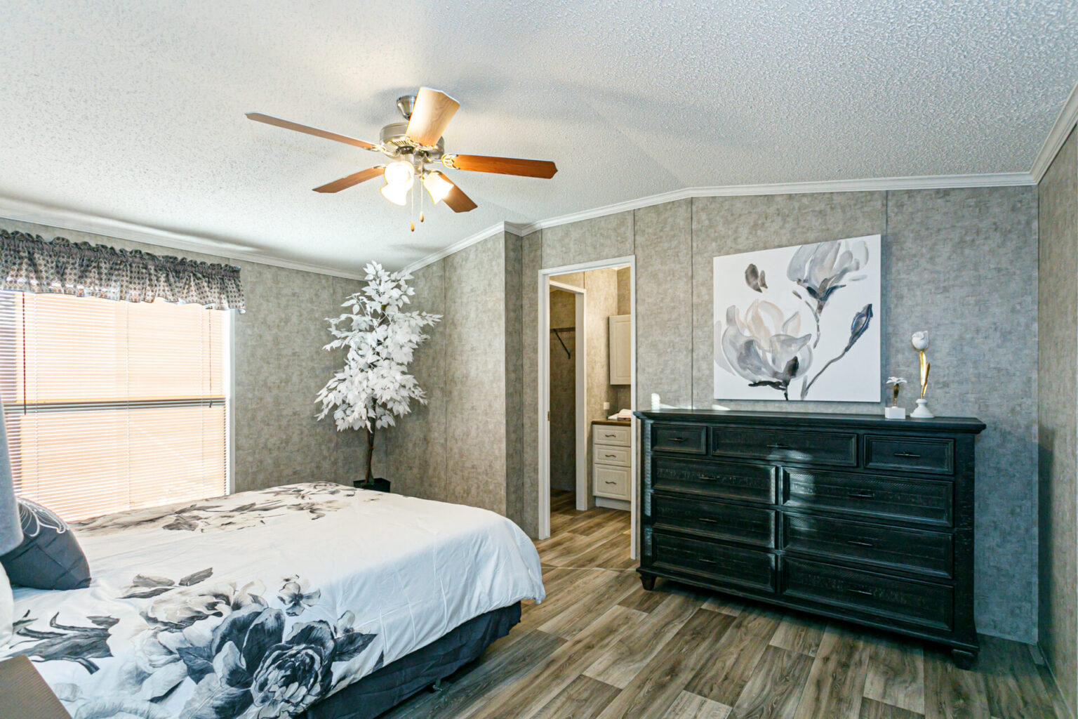 Singlewide H-16×80-32FLP - Legacy Housing Corporation