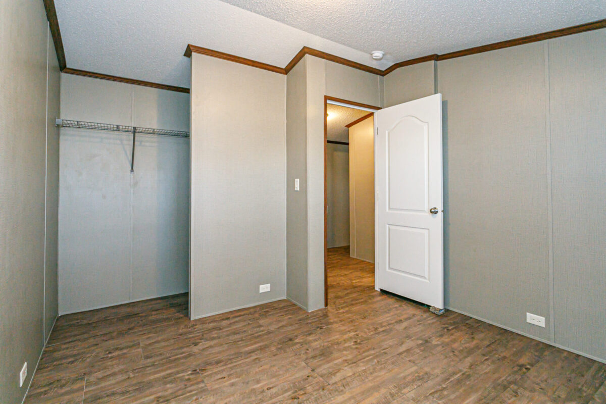 Ultra 18-Wide 18×72-32A - Legacy Housing Corporation