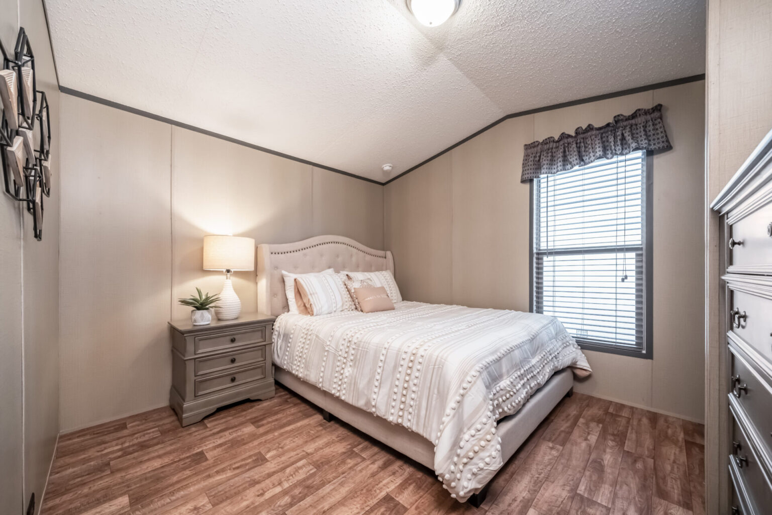 Singlewide S-12×56-21A - Legacy Housing Corporation