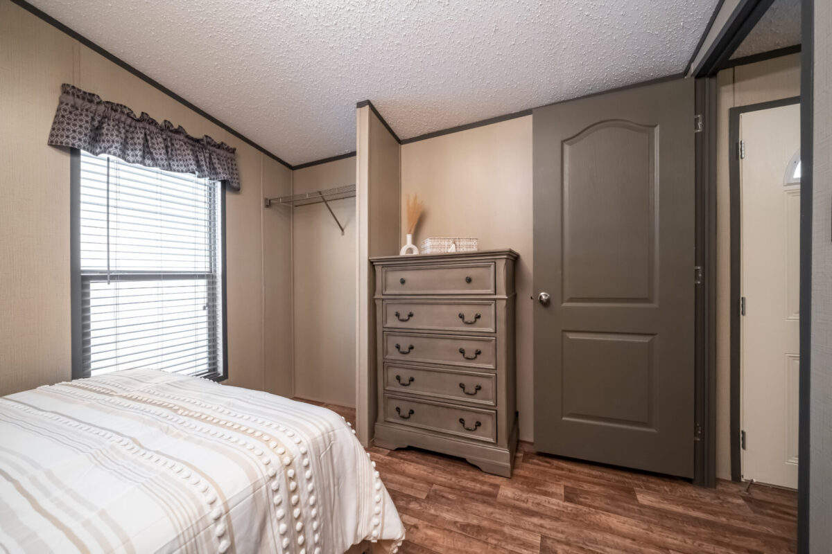 Singlewide S-12×56-21A - Legacy Housing Corporation