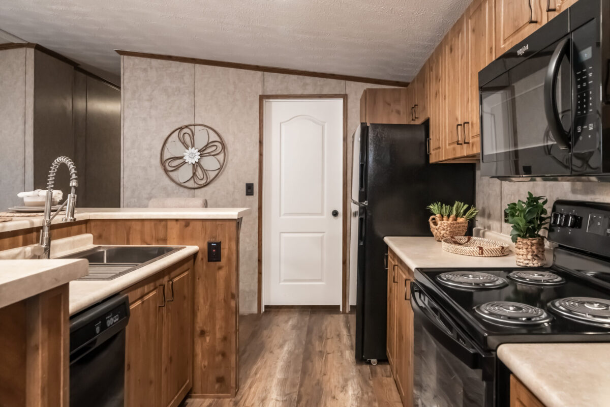 Doublewide S-28×56-32FLP - Legacy Housing Corporation