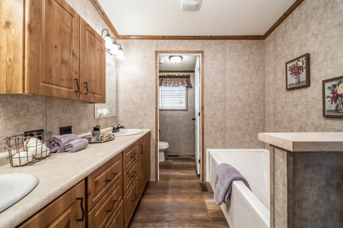 Doublewide S-28×56-32FLP - Legacy Housing Corporation