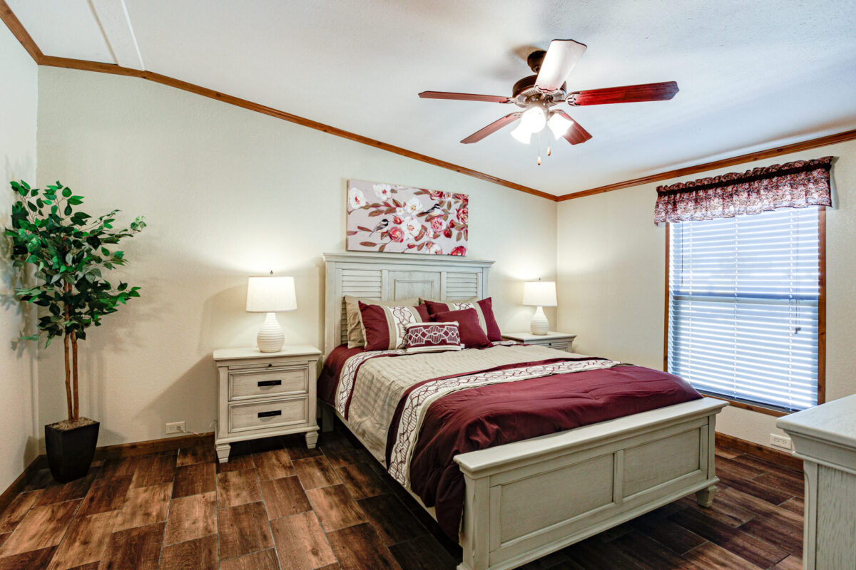 Doublewide S-28×56-32FLP - Legacy Housing Corporation