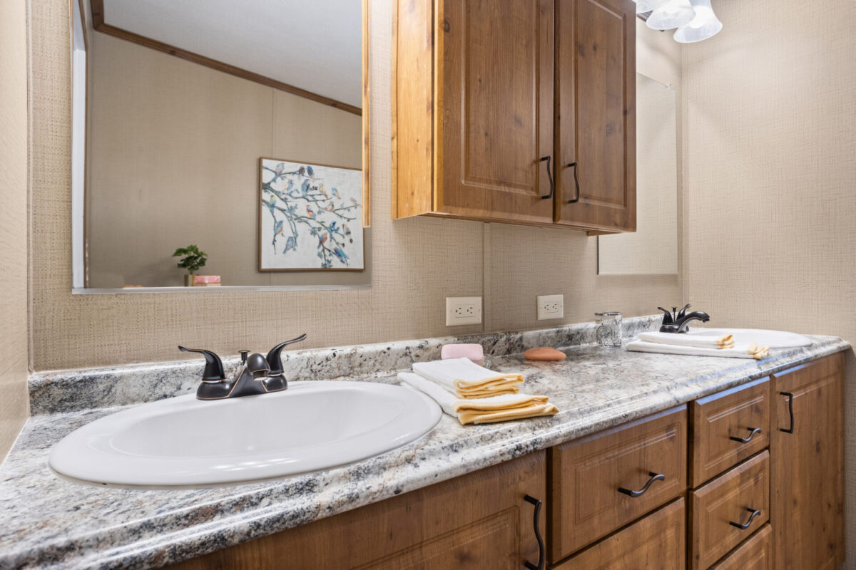 Doublewide S-28×56-32FLP - Legacy Housing Corporation