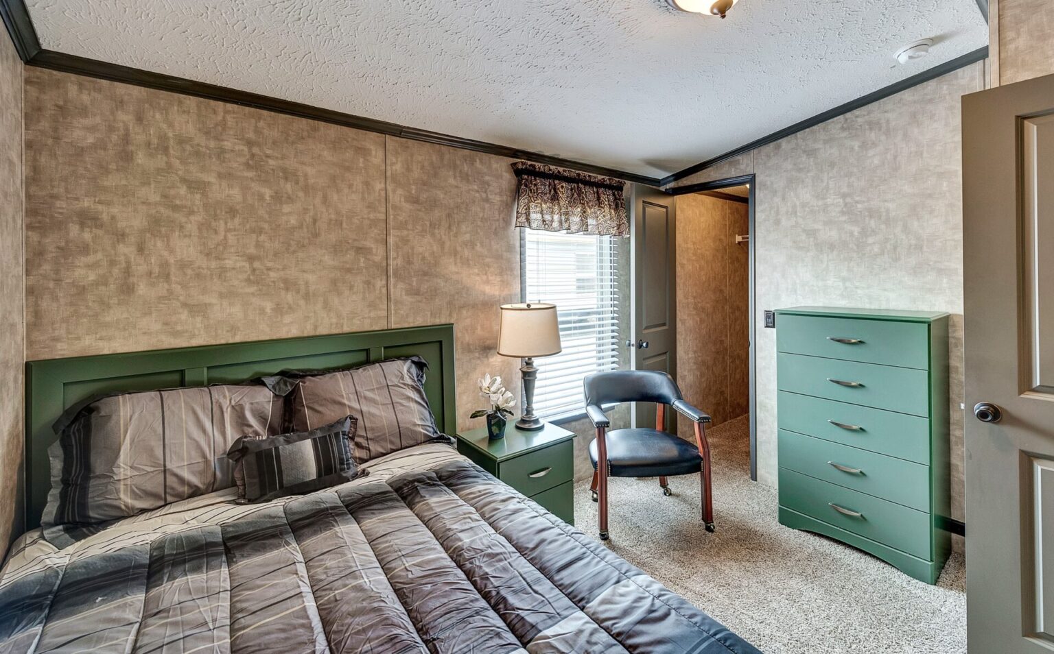 Singlewide H-18×80-32C - Legacy Housing Corporation