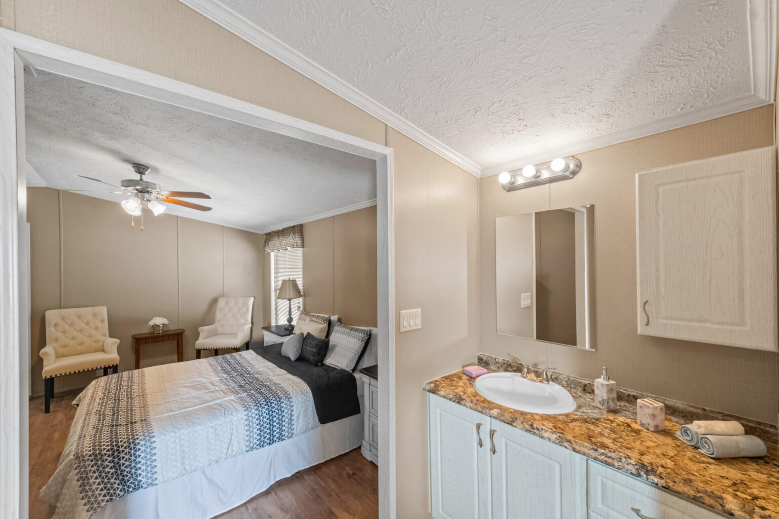 Ultra 18-wide H-18×80-32F - Legacy Housing Corporation