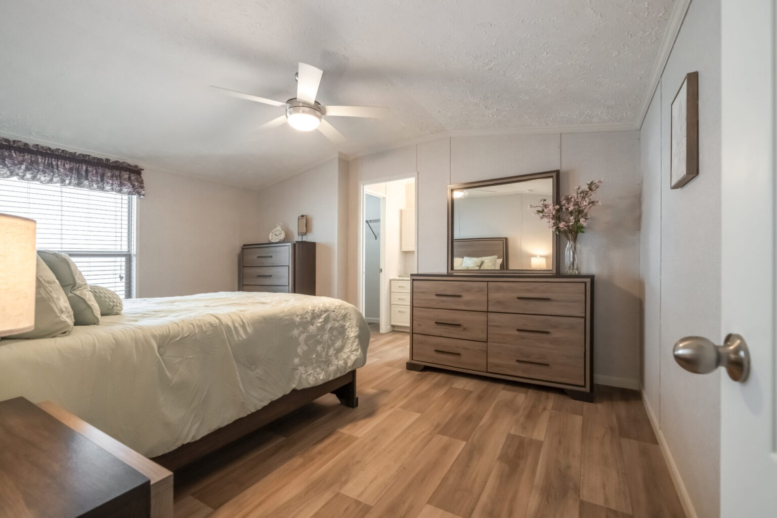 Singlewide 16×80-32FLP - Legacy Housing Corporation