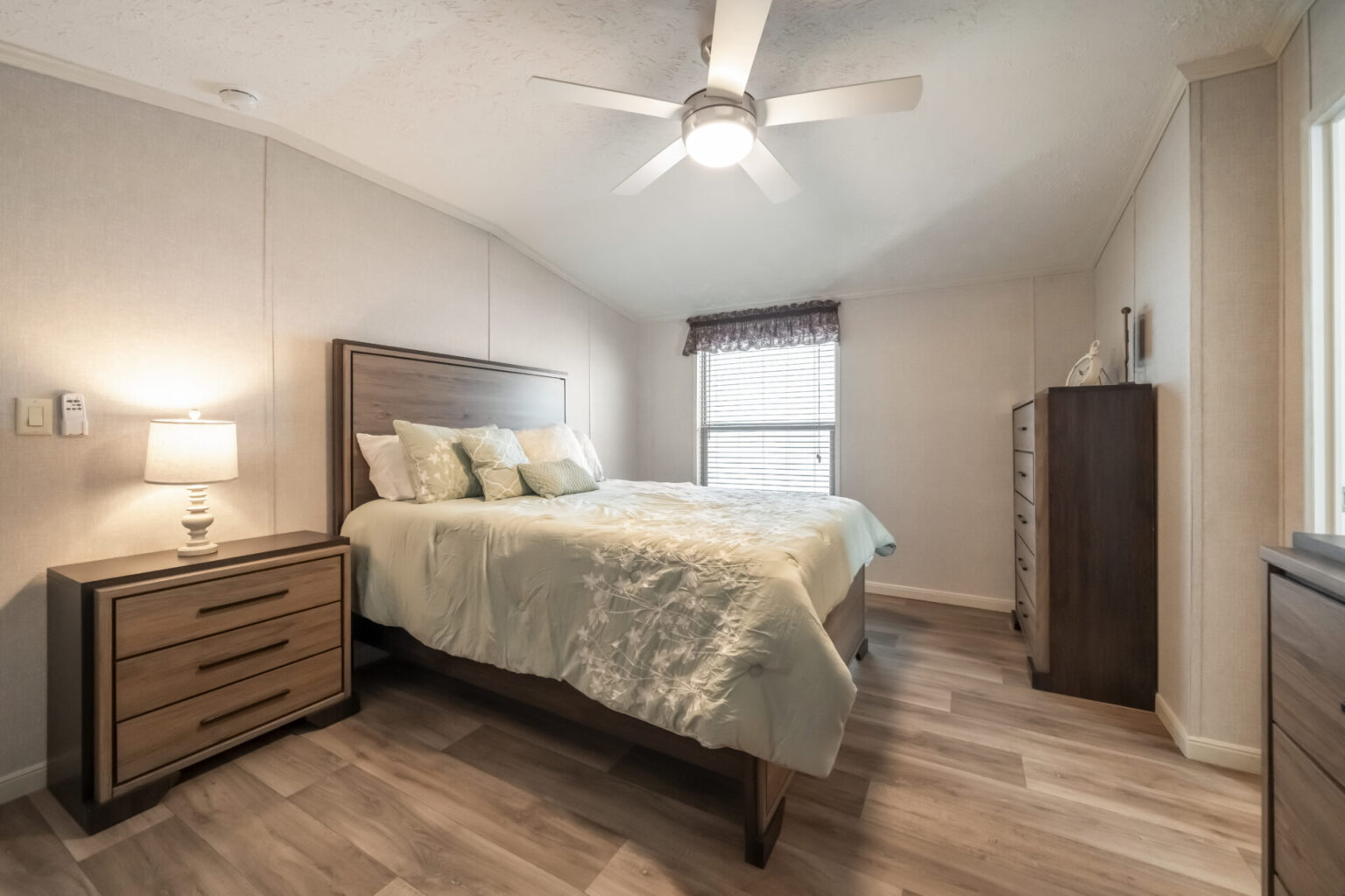 Singlewide 16×80-32FLP - Legacy Housing Corporation