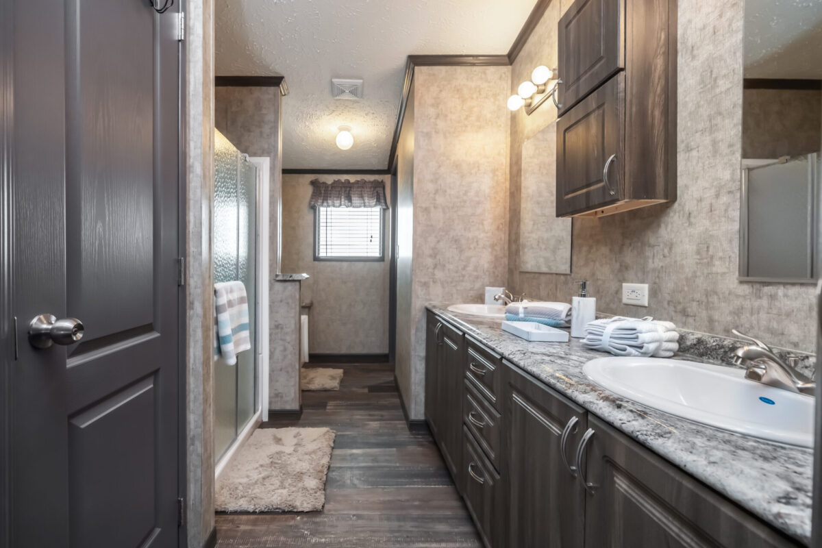 Doublewide C-32×56-42B - Legacy Housing Corporation