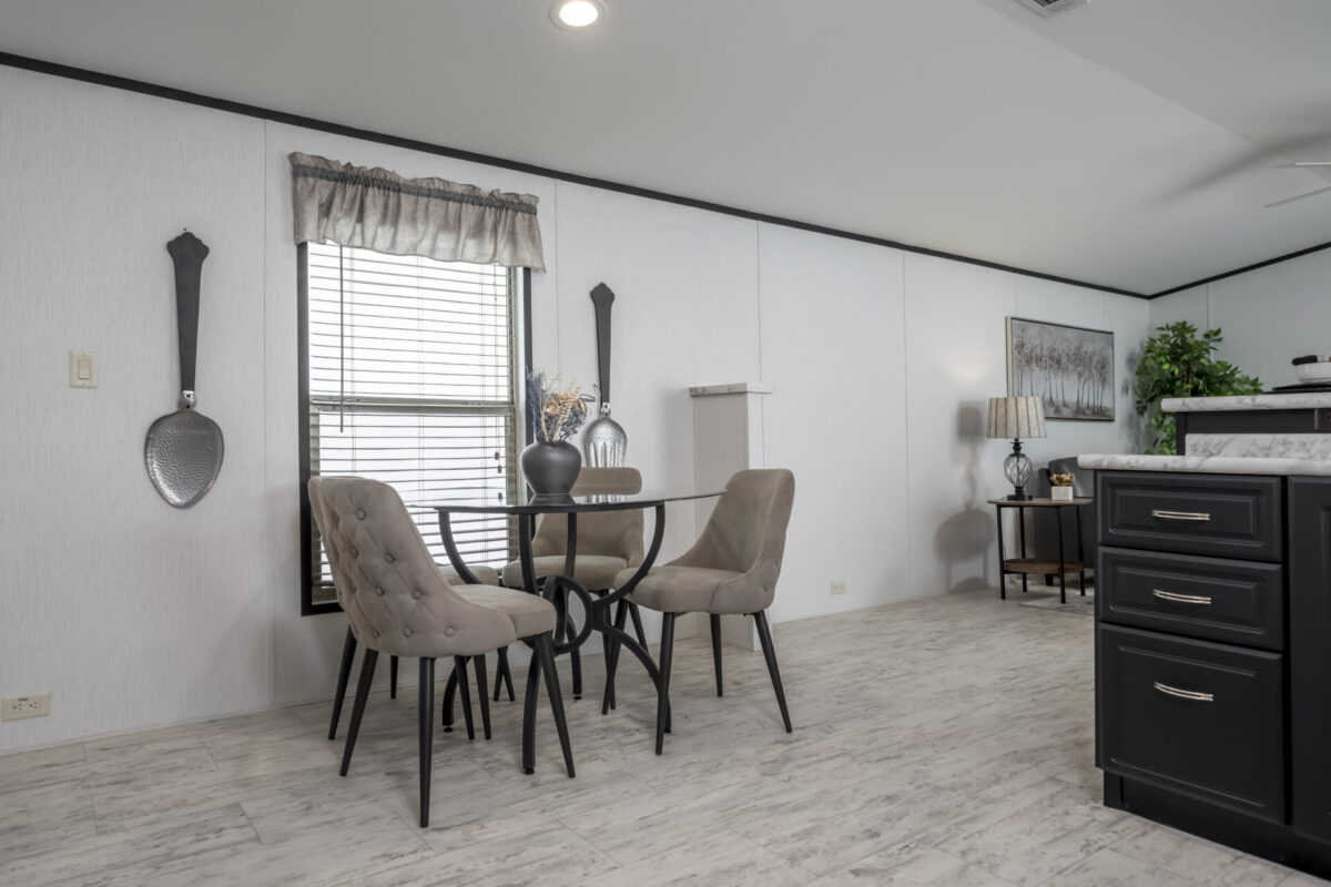 New Singlewide C-16×80-32M - Legacy Housing Corporation