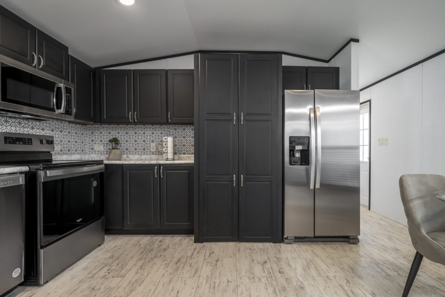 New Singlewide C-16×80-32M - Legacy Housing Corporation