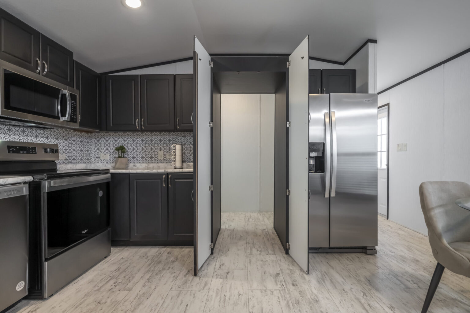 New Singlewide C-16×80-32M - Legacy Housing Corporation