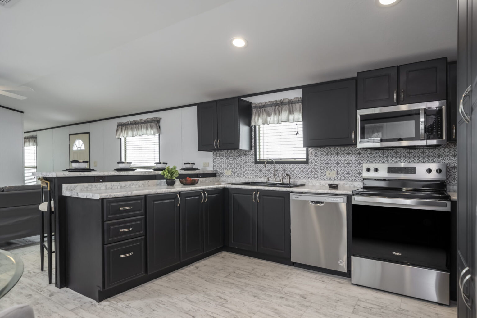 New Singlewide C-16×80-32M - Legacy Housing Corporation