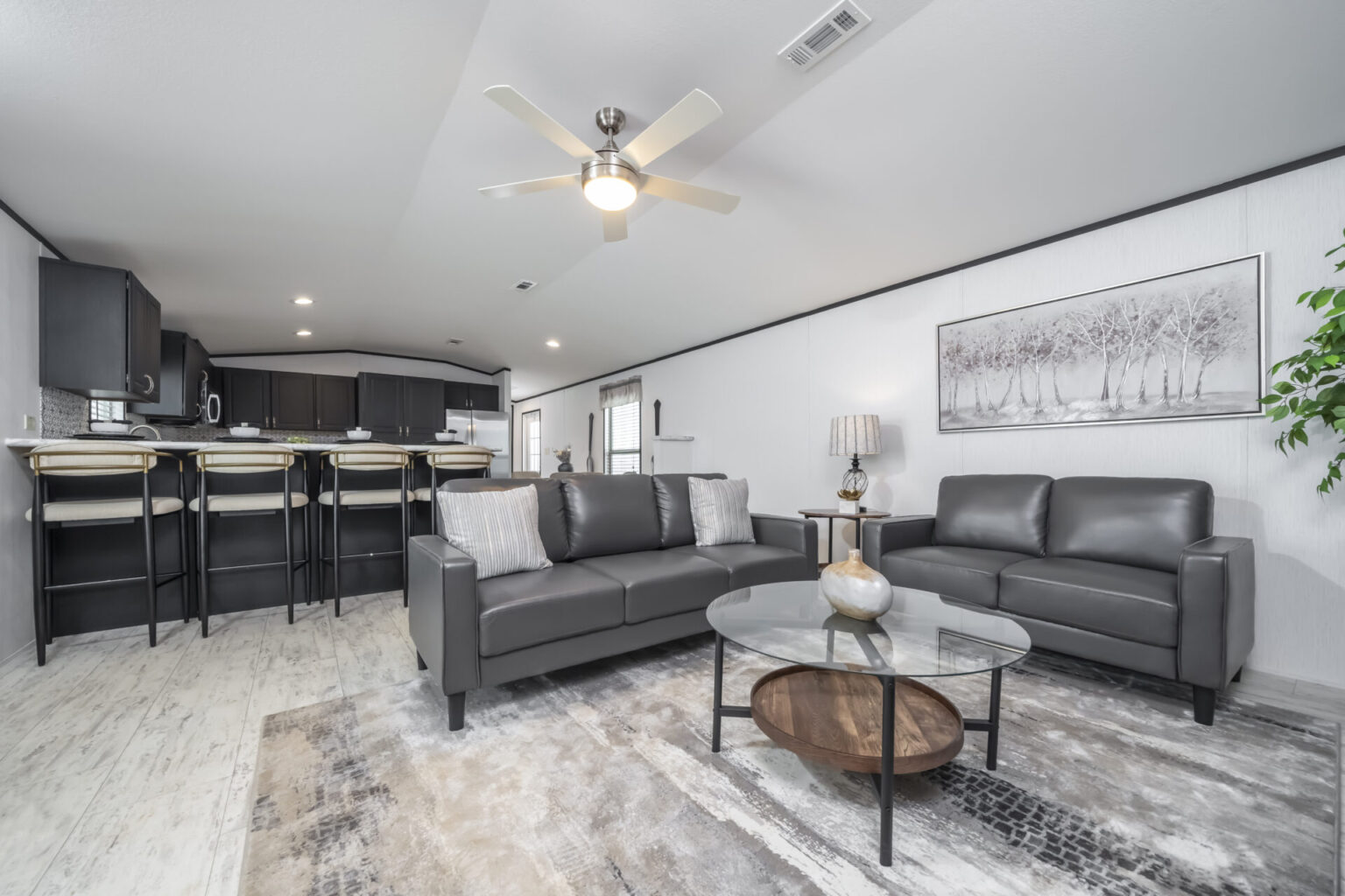 New Singlewide C-16×80-32M - Legacy Housing Corporation