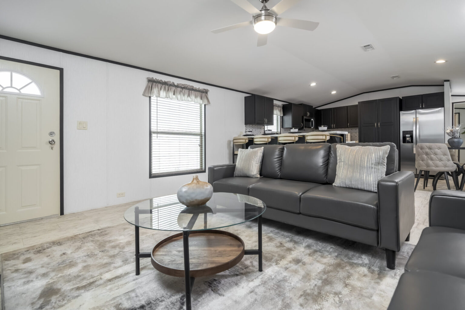 New Singlewide C-16×80-32M - Legacy Housing Corporation