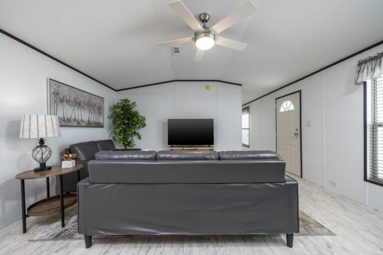 New Singlewide C-16×80-32M - Legacy Housing Corporation