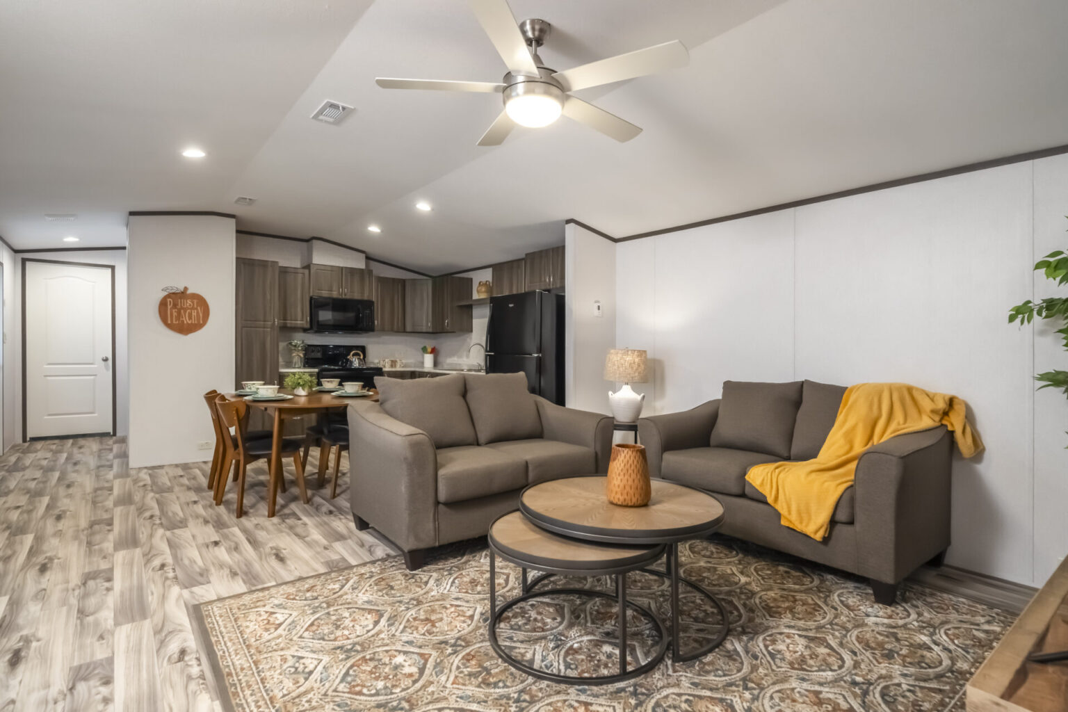 Singlewide H-16×60-22A - Legacy Housing Corporation