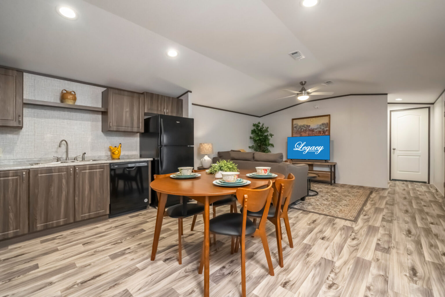 Singlewide H-16×60-22A - Legacy Housing Corporation