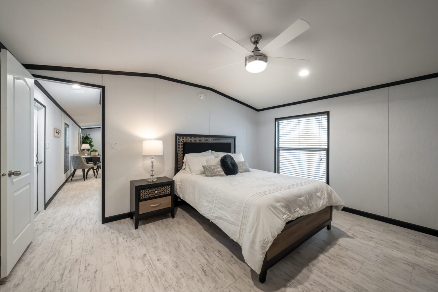 Singlewide C-16×80-32M - Legacy Housing Corporation